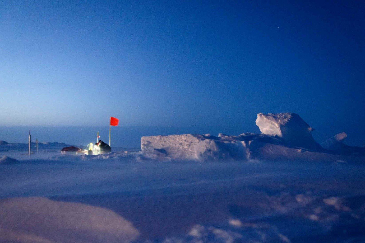 Work ongoing on the largest Arctic expedition or Life in the dark and ...