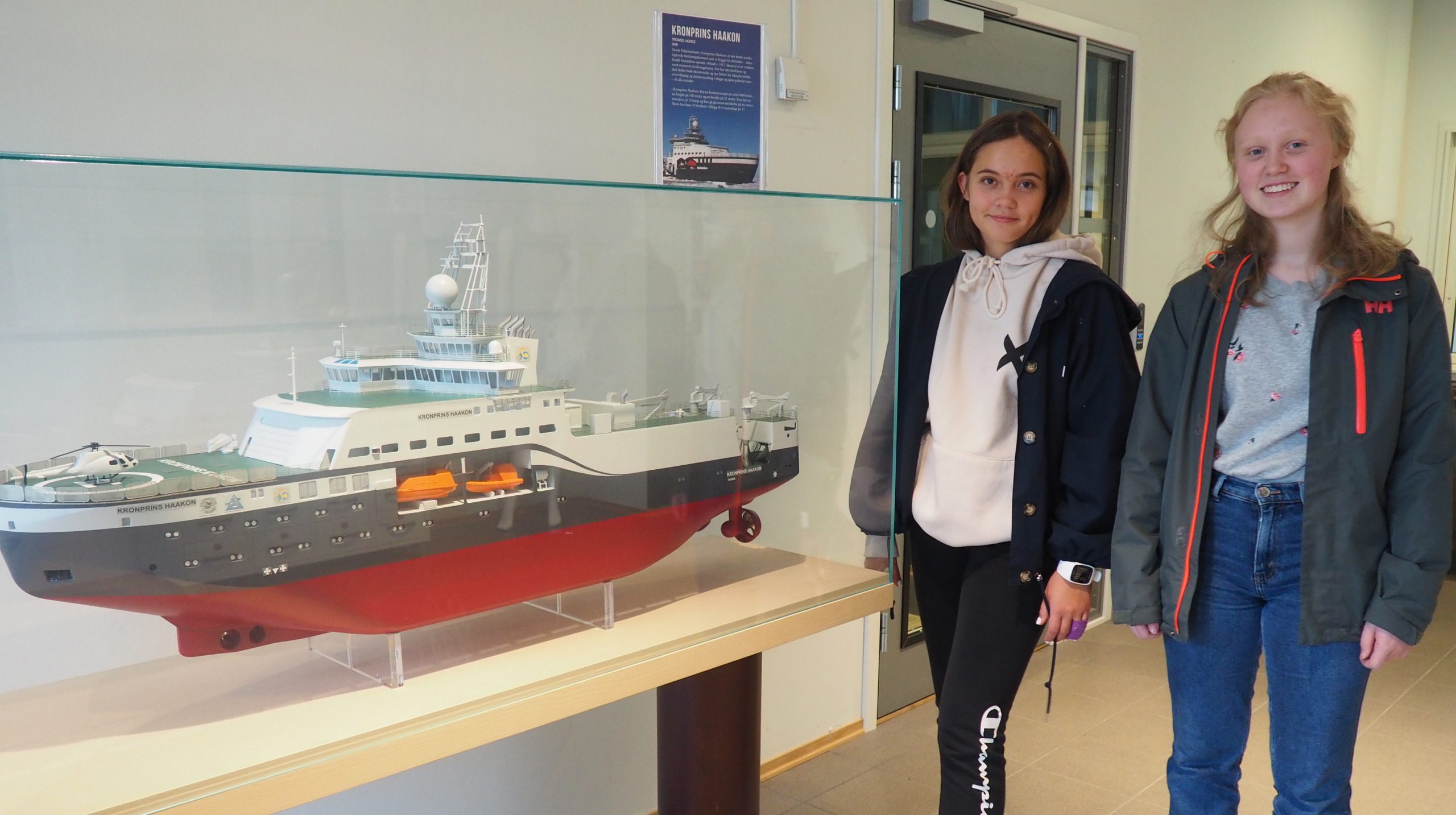 Øyvor og Malin i skole for å bli polarforskere – Norsk Polarinstitutt