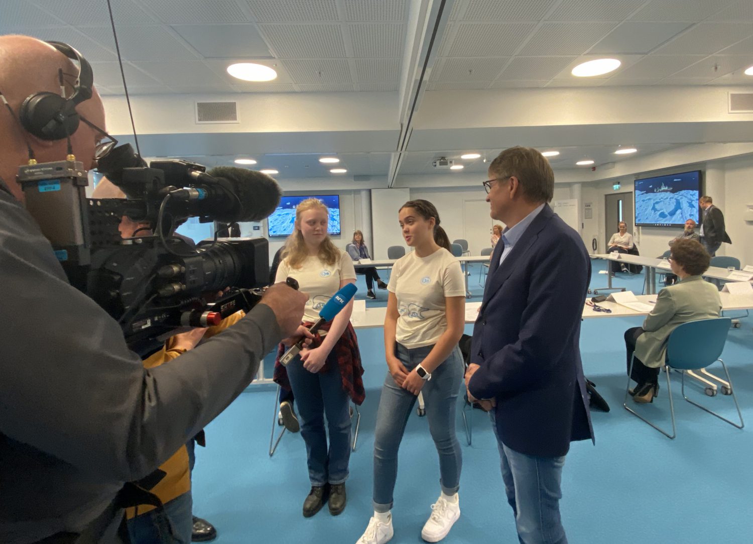 Øyvor og Malin i skole for å bli polarforskere – Norsk Polarinstitutt